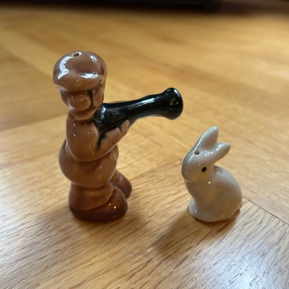 Kitchen | Vintage Hunter And Rabbit Salt And Pepper Shakers | Poshmark